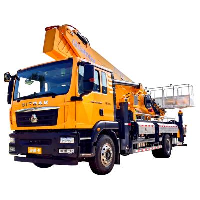Cina il camion ad alta altitudine del camion dell'operazione di 50m ha montato l'uomo per sollevare il veicolo aereo dell'ascensore dell'asta in vendita