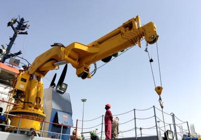 China Installed Separately Knuckle Crane 20 Ton For Trucks Ships for sale