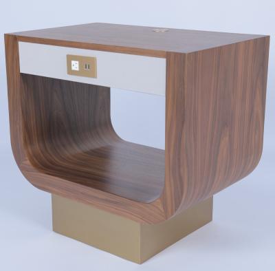 Cina Luxury Custom Made Walnut Wood Veneer Night Stand con un cassetto e presa di corrente in vendita