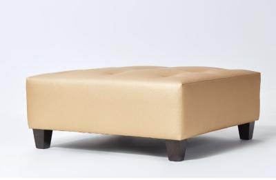 Cina Gambe di legno solide del tavolino da salotto dell'ottomano di Tuffted del bottone ricoperte forma quadrata moderna in vendita