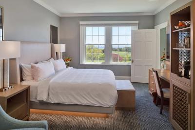China Zuverlässiges im amerikanischen Stil Gastfreundschafts-Schlafzimmer-Möbel-moderner Entwurfs-Eichen-Holz-Ende zu verkaufen