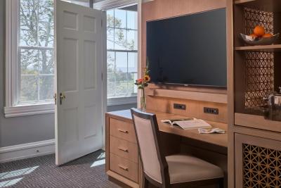 China Zuverlässiges im amerikanischen Stil Gastfreundschafts-Schlafzimmer-Möbel-moderner Entwurfs-Eichen-Holz-Ende zu verkaufen