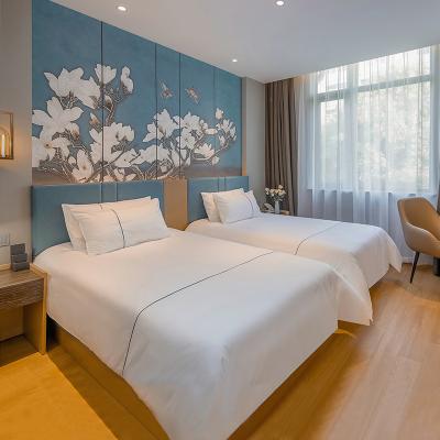 Cina Mobilia della camera da letto dell'albergo di lusso del letto gemellato con rivestimento giallo scuro del legno solido in vendita