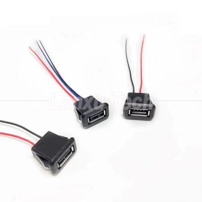 China Cable de fio de 2 pines com conector USB tipo A resistente à água para brinquedo de lâmpada LED à venda