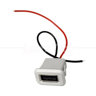 China Cable de fio de 2 pines com conector USB tipo A resistente à água para brinquedo de lâmpada LED à venda