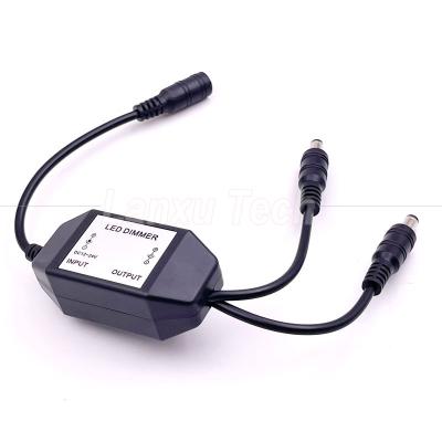 中国 12v 1 女性からスプリッタ 2 男性 DC 電源オンオフ 回転スイッチコントローラ LEDディマー 販売のため