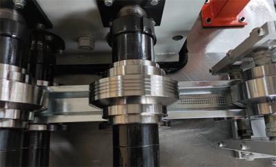 Cina Il perno del metallo e la macchina della pista hanno galvanizzato l'alta velocità completamente automatica dello strato in vendita