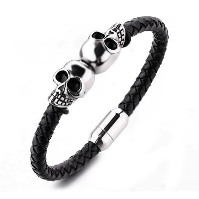 China Forme a pulsera de cuero grabada aduana de la joyería el acero inoxidable los corchetes magnéticos los hombres de cuero pulsera del cráneo en venta
