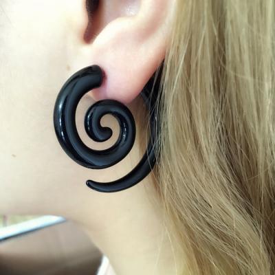 China Pendientes punkyes del tornado de los pendientes de los auriculares del pendiente piercing de acrílico espiral negro étnico del descenso para las mujeres en venta