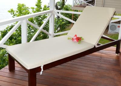 China Outdoor Wooden Lounge Chair Leisure Sun Lounger Environmentally Friendly Lacquer for sale