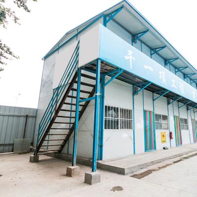 Cina Container distaccabile log cabin kit per 3 camere da letto moderne case prefabbricate in Thailandia in vendita