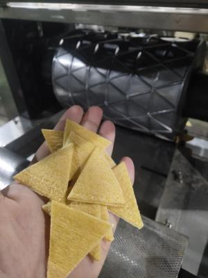 Cina tortiglia al forno flessibile Chips Processing Line 400kg/H del triangolo 220V in vendita