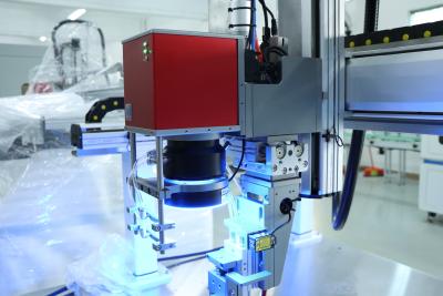 China Máquina de soldadura por láser automática de plataforma de cuatro ejes con batería de litio en venta