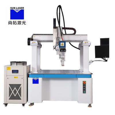 Cina Saldatrice laser completamente automatica a guanciale da 3000W supporta la saldatura a guscio morbido/duro in vendita