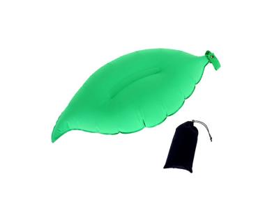 China Grünes aufblasbares Reise-Kissen-Gedächtnis-Schaum-Material mit Speichertasche zu verkaufen