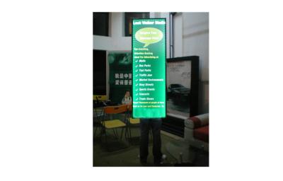 Cina Pubblicità della scatola leggera esile acrilica del LED, tabellone per le affissioni di camminata dello zaino con i fronti del doppio A0 in vendita