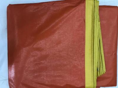 Cina Strato resistente di plastica rosso su ordinazione della tela cerata per le coperture dei campi di erba di sport in vendita