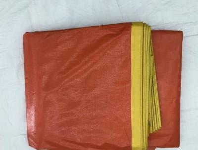Cina Strato resistente di plastica rosso su ordinazione della tela cerata per le coperture dei campi di erba di sport in vendita