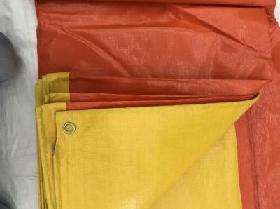 Cina Strato resistente di plastica rosso su ordinazione della tela cerata per le coperture dei campi di erba di sport in vendita