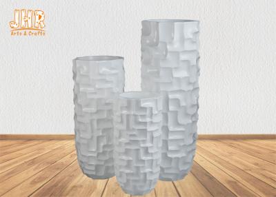 Cina Un bianco lucido di 3 di dimensioni del modello piantatrici decorative geometriche uniche della vetroresina in vendita