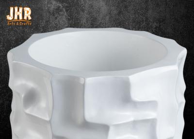 Cina Un bianco lucido di 3 di dimensioni del modello piantatrici decorative geometriche uniche della vetroresina in vendita