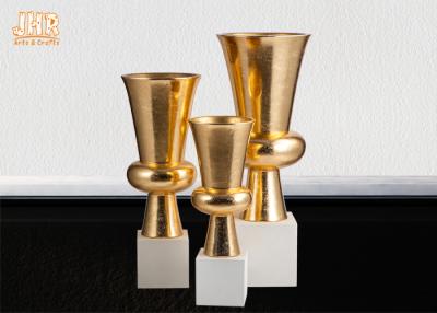 Cina Piantatrici della vetroresina della foglia di oro della tromba con le piantatrici basse bianche glassate del vaso in vendita