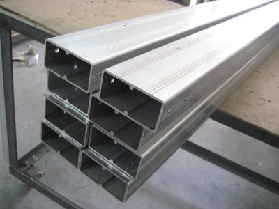 China 300 Inch Fast Fold Mobile Screens Are Perfect For Convenient Mobile Usage With Flight Case for sale