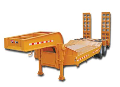 China 2- Policía motorizado bajo 30Tons del remolque 8 de Lowboy Lowbed del cargador del cuello de cisne del árbol en venta