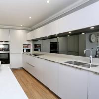 China Blum Modular PVC Kitchen Cabinet 18mm Plywood Moisture Proof Custom Sizes for sale