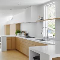 China MDF Melamine White Kitchen Cabinets 18mm Moisture Proof Modern Set for sale