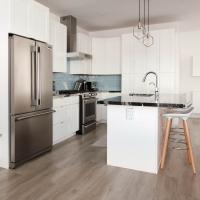 China RTA Modular Kitchen Cabinets Lacquer Shaker White 18mm MDF Carcass 12mm Sintered Stone Countertop for sale