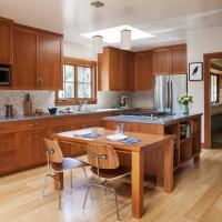 China Brown Shaker Solid Wood Kitchen Cabinet 18mm Plywood RTA Custom Sizes for sale