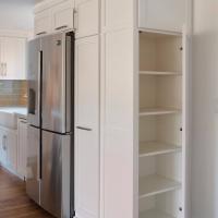 China Customized White Grey Shaker Solid Wood Kitchen Cupboard with 18mm Plywood Carcass and Blum Hardware for sale