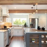 China Customized White Grey Shaker Solid Wood Kitchen Cupboard with 18mm Plywood Carcass and Blum Hardware for sale