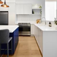 China Matte Lacquer White Shaker Kitchen Cabinets 18mm MDF Custom Sizes for B2B Projects for sale