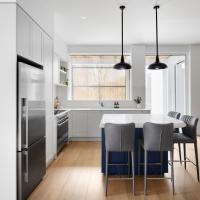 China Matte Lacquer White Shaker Kitchen Cabinets 18mm MDF Custom Sizes for B2B Projects for sale