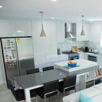 China Moisture Proof Open Handless Lacquer Kitchen Cabinet 18mm MDF Custom Sizes for Apartment for sale