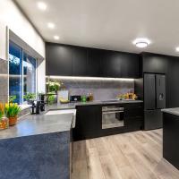China L Shaped Solid Wood Kitchen Cabinet Set Dark Black 18mm Plywood with Sintered Stone Benchtop for sale