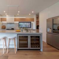 China L Shape Melamine Kitchen Cabinet with Island 18mm HMR Board Quartz Countertop for sale