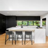 China Custom Black White Modular Kitchen Cabinets Modern Lacquer 18mm MDF DTC Soft Close for sale