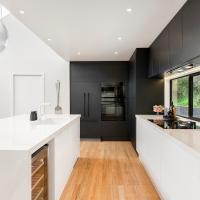 China Custom Black White Modular Kitchen Cabinets Modern Lacquer 18mm MDF DTC Soft Close for sale