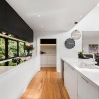 China Custom Black White Modular Kitchen Cabinets Modern Lacquer 18mm MDF DTC Soft Close for sale