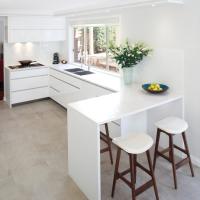 China Modern Prefab Kitchen High Gloss Lacquer Cabinets White Flat Panel 18mm Carcass for sale