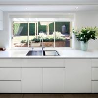 China Modern Prefab Kitchen High Gloss Lacquer Cabinets White Flat Panel 18mm Carcass for sale