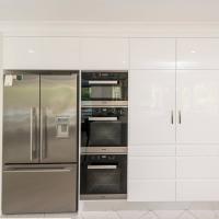 China High Gloss Lacquer Kitchen Cabinet Waterproof 18mm Plywood Custom Sizes for sale