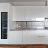 China Custom High Gloss White Lacquer Kitchen Cabinet Set 18mm Plywood DTC Soft Close for sale