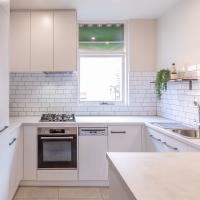 China Matte White Melamine All In One Small Kitchen Cabinet 580mm Base Unit Space Efficient for sale