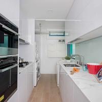 China White Gloss Lacquer Kitchen Cabinets Set Handless Design Small Kitchenette 580mm Base Unit for sale