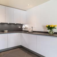 China White Gloss Handleless Kitchen Cabinets Set MDF Lacquer 18mm Door Panel Custom Sizes for sale
