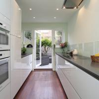 China White Gloss Handleless Kitchen Cabinets Set MDF Lacquer 18mm Door Panel Custom Sizes for sale